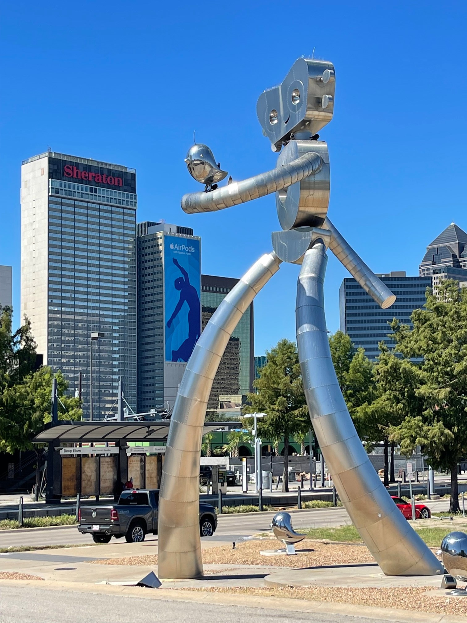 Locations Hub - Deep Ellum - Statues