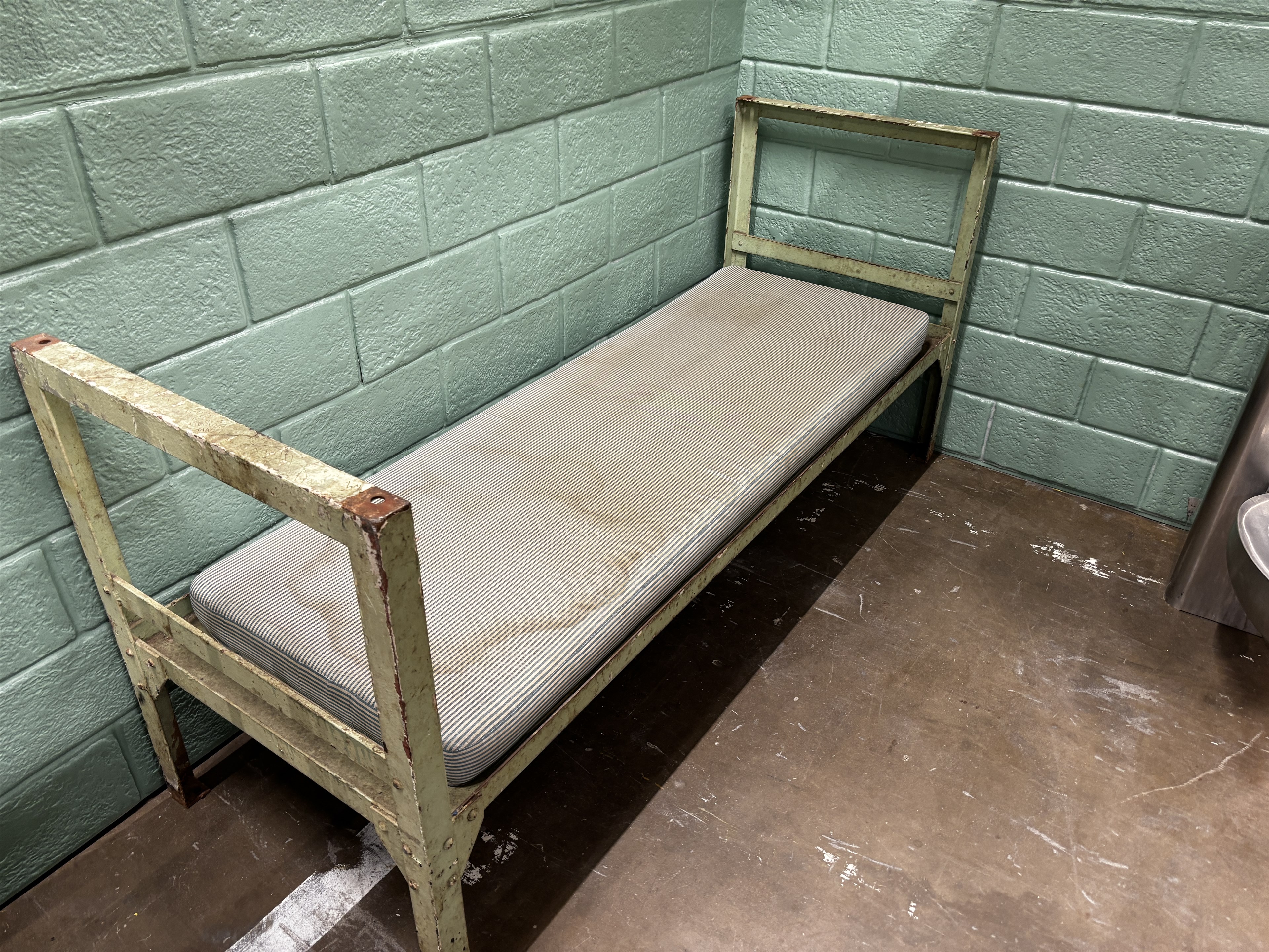 Locations Hub - South Side Studios - Jail Set